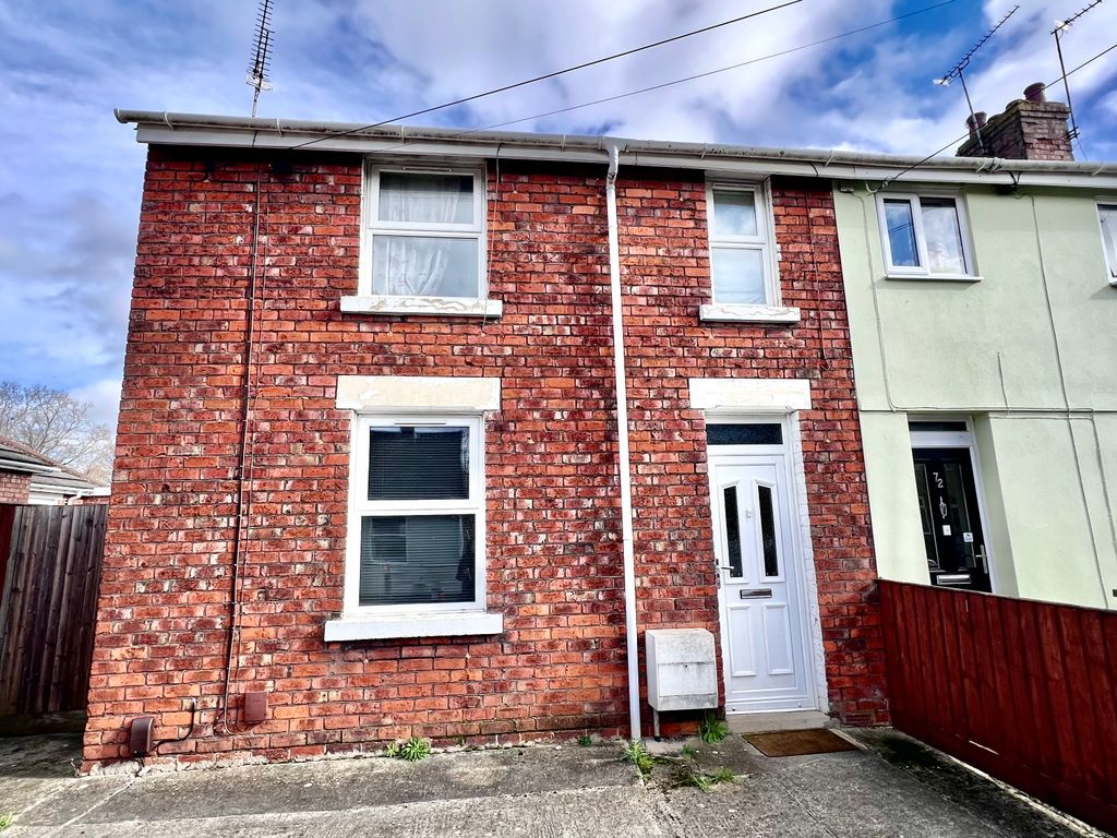 3 Bed End Terrace House To Rent In Kitchener Street Swindon Sn2 £