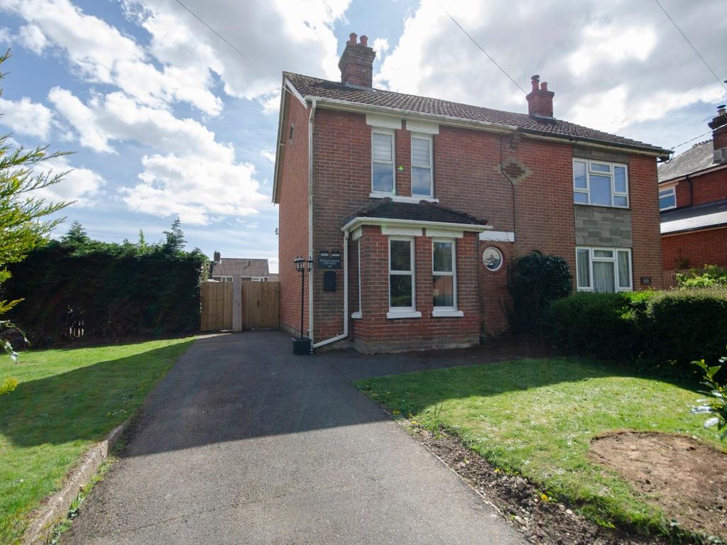 3 Bed Semi Detached House For Sale In Lowford Hill Bursledon