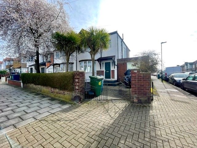 4 bed semi-detached house for sale in Weald Lane, Harrow Weald, Harrow ...