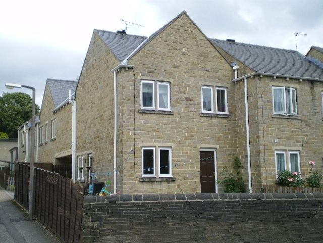 3 bed town house to rent in Boothtown Road, Boothtown, Halifax HX3, £ ...