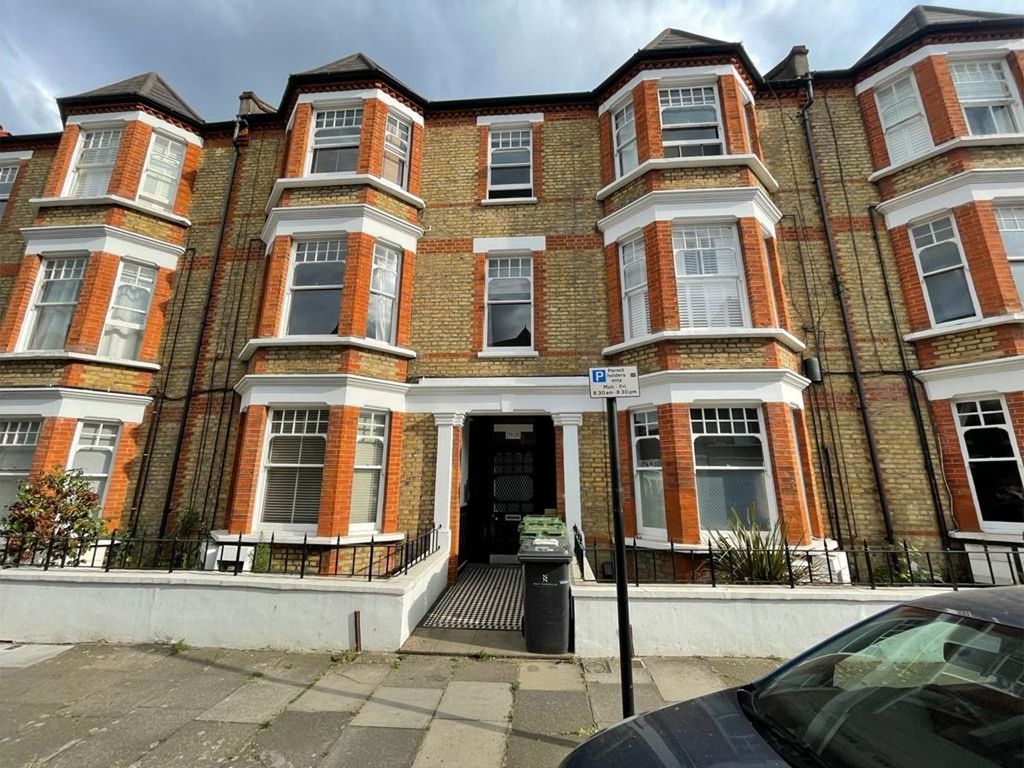 2 bed flat to rent in Elmhurst Street, London SW4, £2,250 pcm - Zoopla