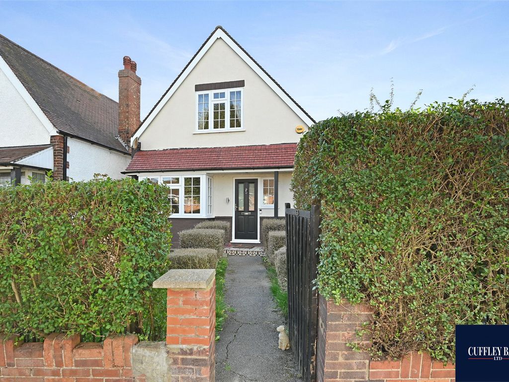 3 Bed Detached House To Rent In Eastmead Avenue Greenford Middlesex