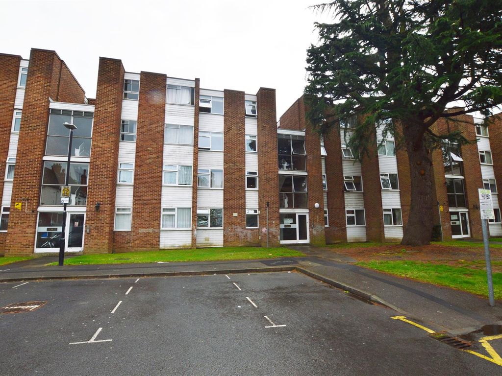 2 bed flat for sale in Gatewick Close, Slough SL1, £240,000 - Zoopla