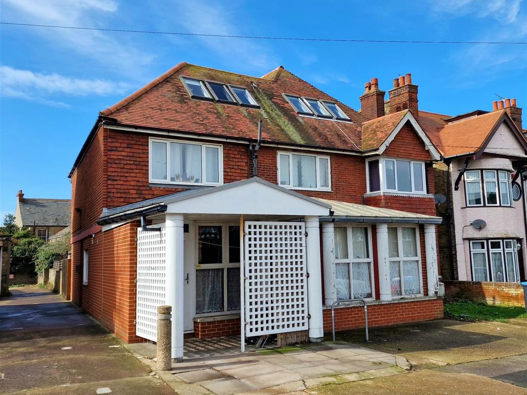 2 bed flat for sale in Cornwall Gardens, Cliftonville, Margate CT9 - Zoopla