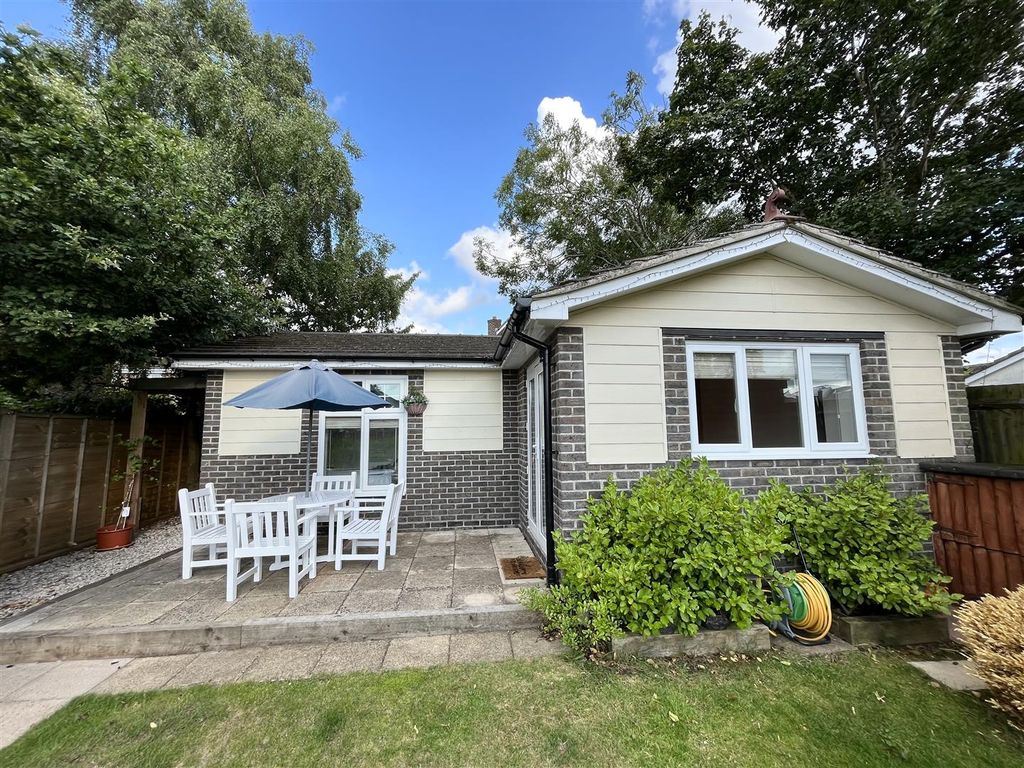 2 bed bungalow to rent in Saxonhurst Road, Redhill, Bournemouth BH10 ...