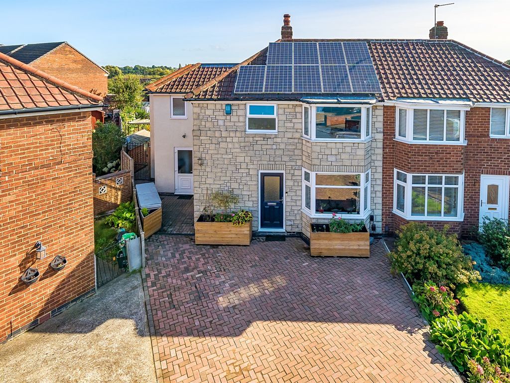 4 Bed Semi Detached House For Sale In Priors Walk York Yo26 £450 000