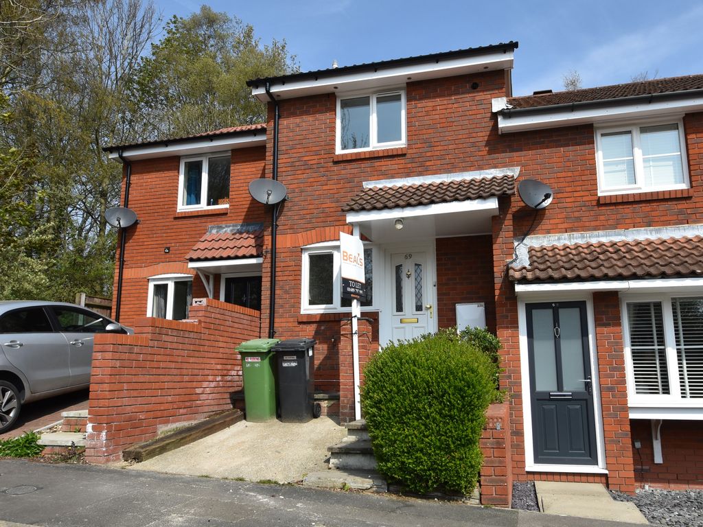 2 Bed Terraced House To Rent In Devonshire Gardens Bursledon
