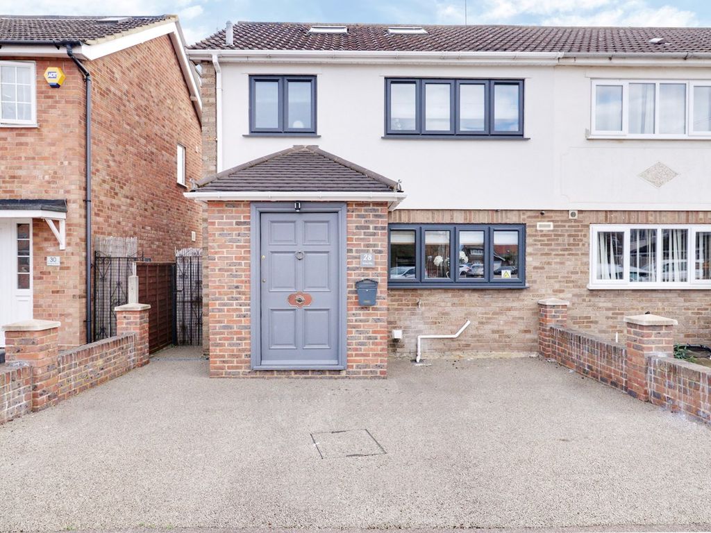 3 bed end terrace house for sale in Roding Way, Rainham RM13 - Zoopla
