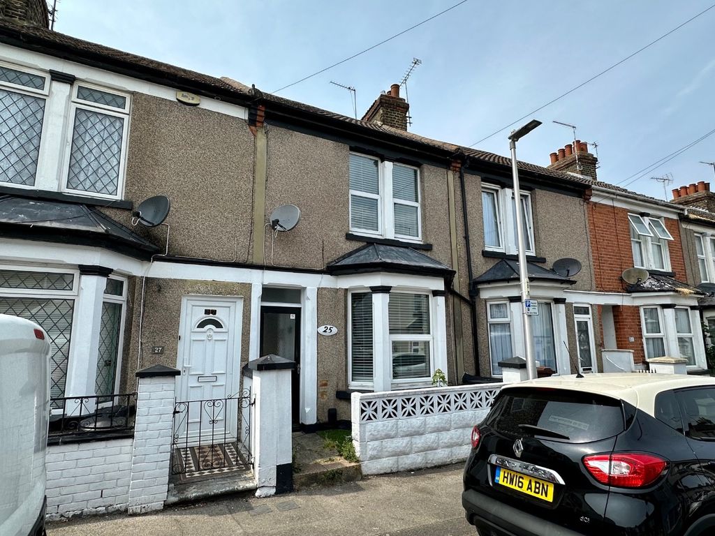 3 bed terraced house to rent in Garfield Road, Gillingham ME7 - Zoopla