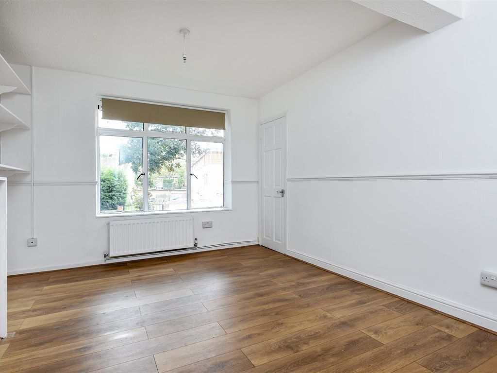 1 bed flat to rent in Rodenhurst Road, London SW4, £1,500 pcm - Zoopla