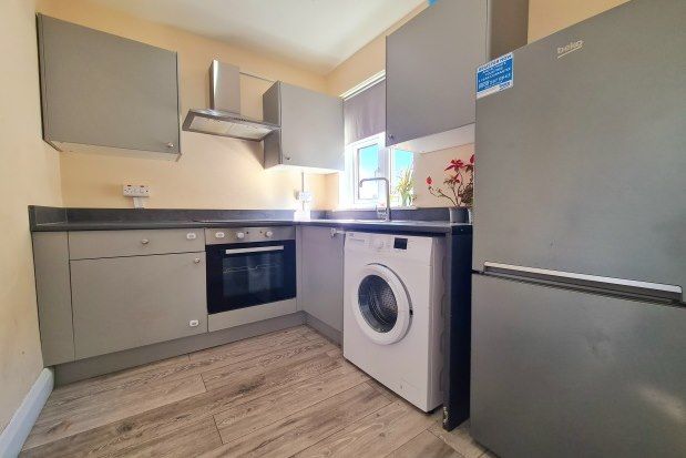 2 bed flat to rent in Chelford Road, Bromley BR1 - Zoopla