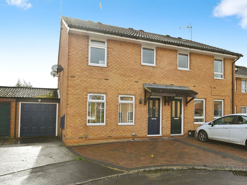 3 Bed Semi Detached House For Sale In Thorney Close Lower Earley