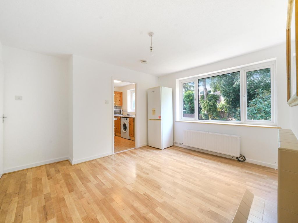 2 bed maisonette to rent in Croft Close, Chislehurst BR7 - Zoopla