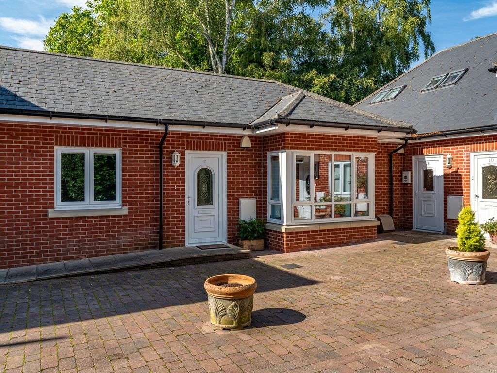 2 bed maisonette to rent in Austen Court, St Marys Road, Netley Abbey ...