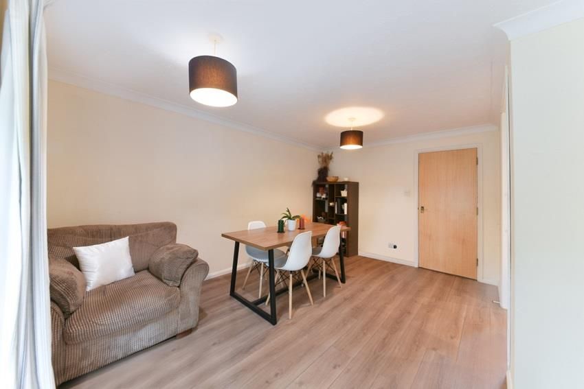 4 bed flat to rent in Roding Mews, London E1W - Zoopla