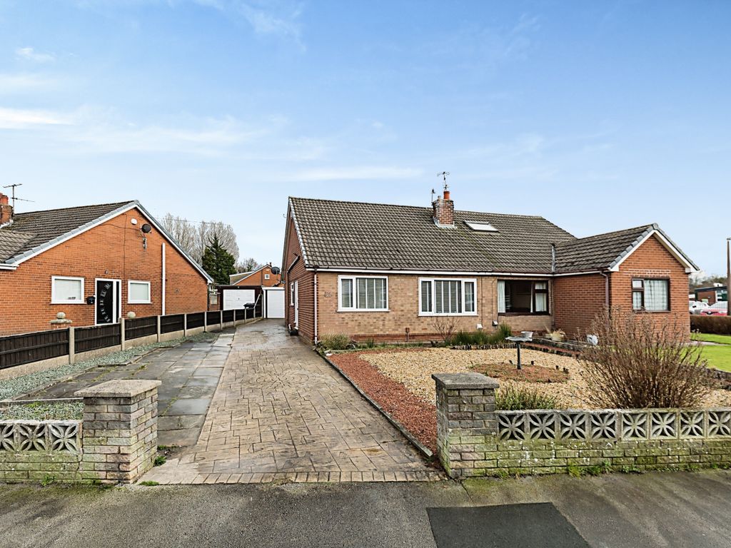 3 bed bungalow for sale in Bristol Avenue, Farington, Leyland ...