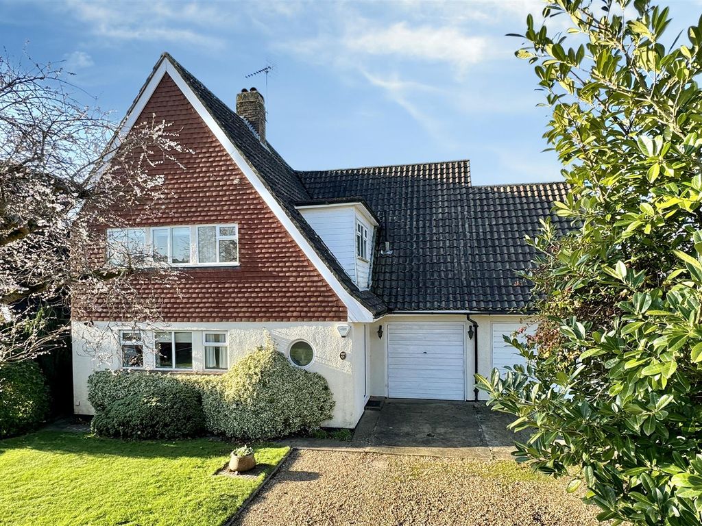 4 bed detached house for sale in Heathfield Close, Godalming GU7, £ ...