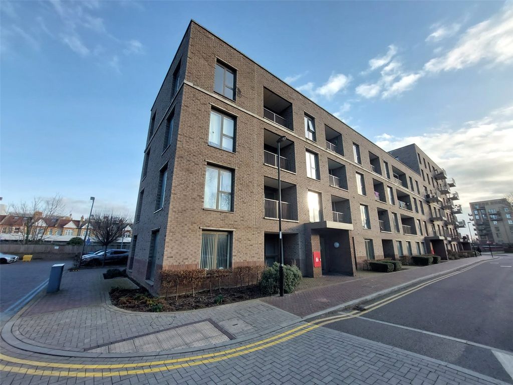 2 bed flat for sale in Adenmore Road, London SE6 - Zoopla