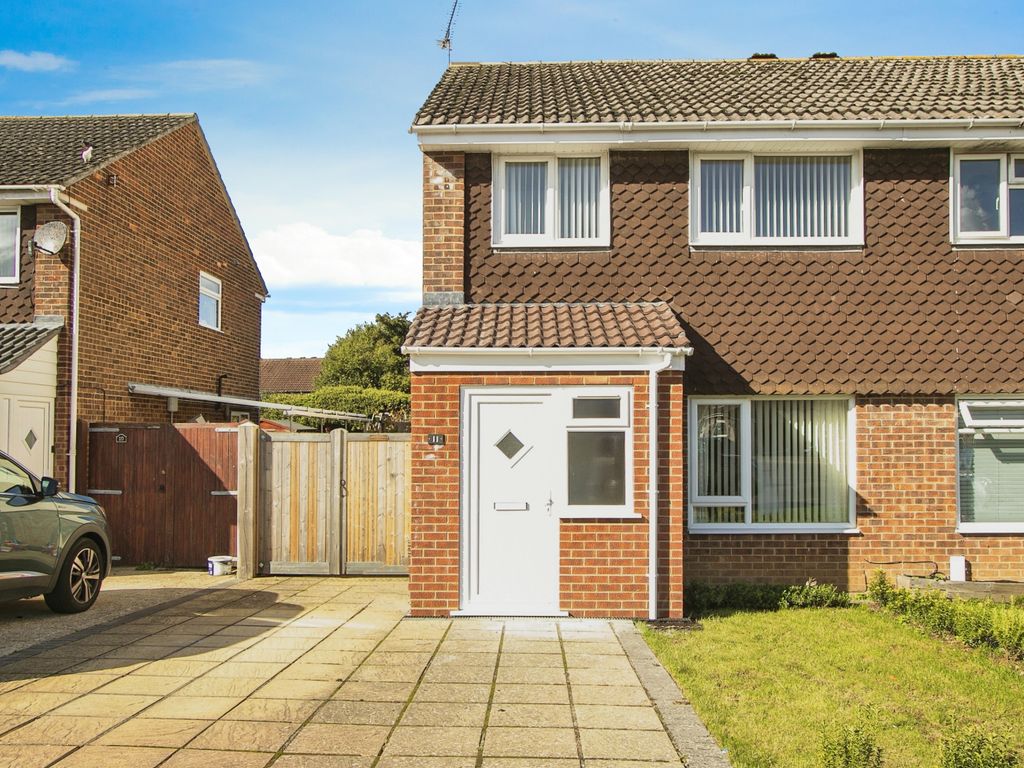 3 Bed Semi Detached House For Sale In Gillingham Close Muscliff