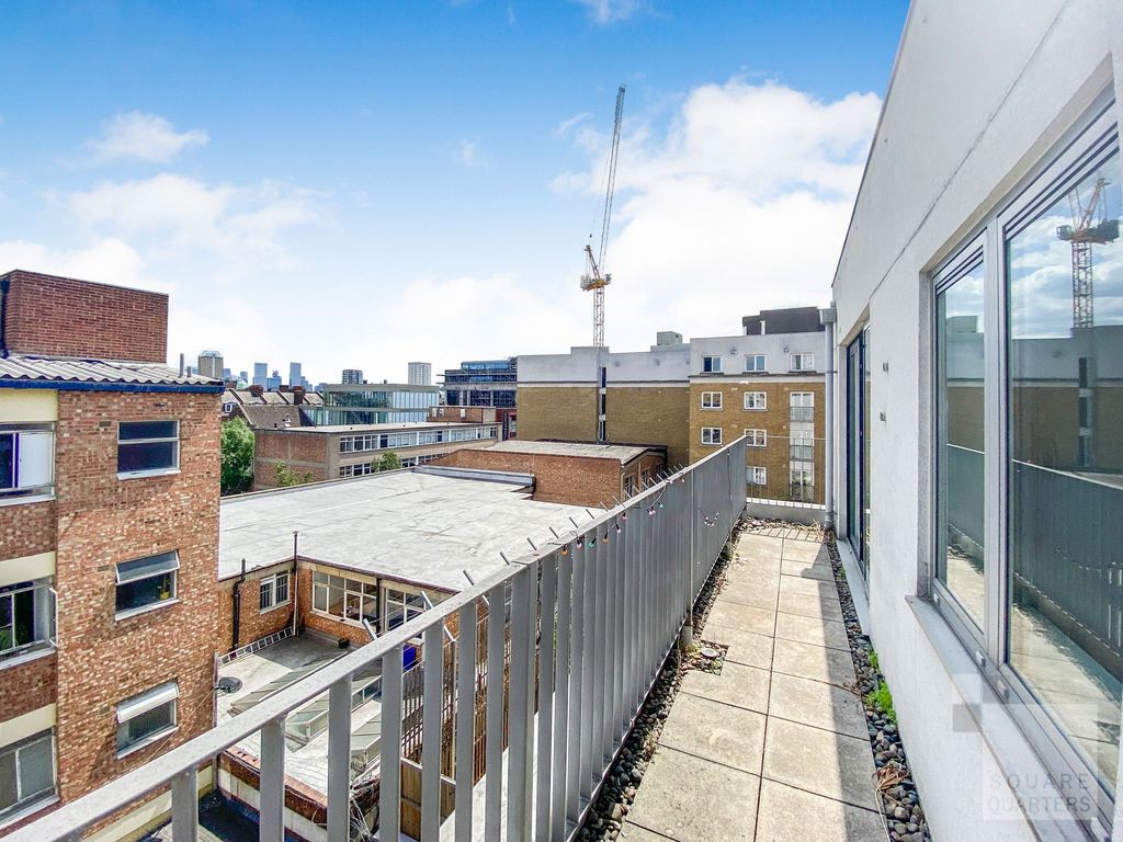 2 bed flat to rent in Flat, Plumbers Row, London E1, £2,730 pcm - Zoopla