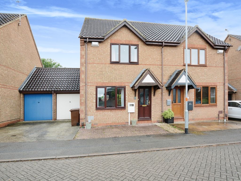3 Bed Semi Detached House For Sale In Granary Court East Hunsbury Nn4