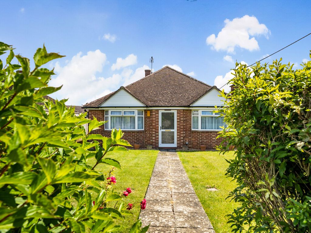 2 bed bungalow for sale in Folly View Crescent, Faringdon, Oxfordshire ...