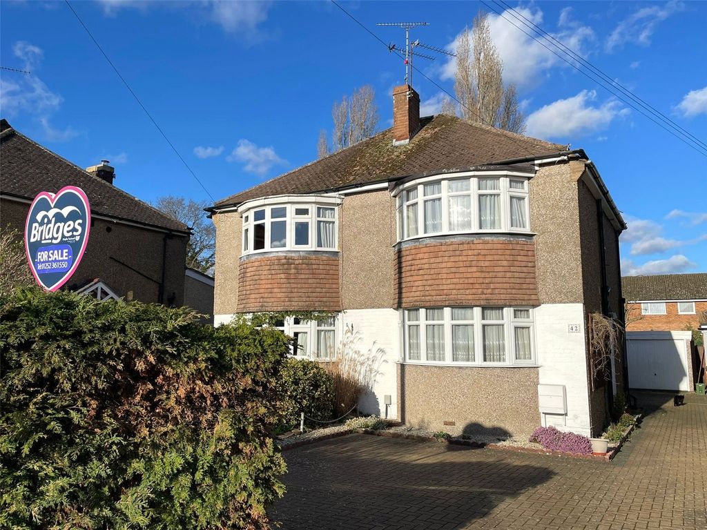 2 Bed Semi Detached House For Sale In Gillian Avenue Aldershot