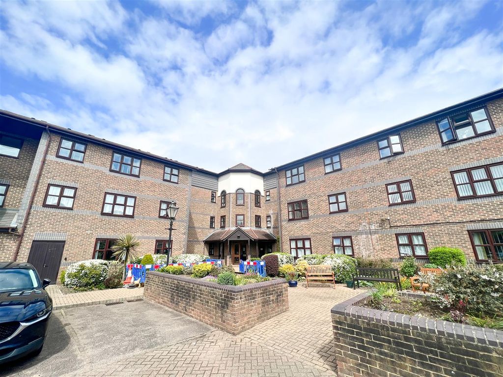 1 bed flat for sale in Kingsley Court, Pincott Road, Bexleyheath DA6 ...