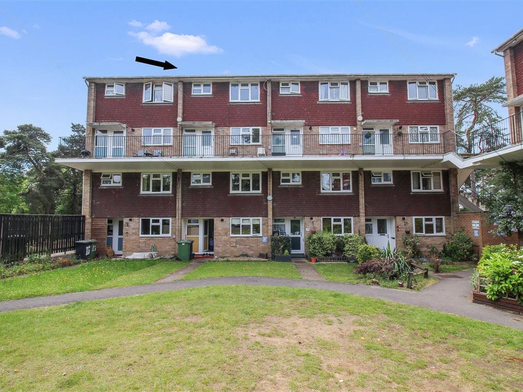 2 bed flat for sale in Kildare Close, Bordon GU35, £169,950 - Zoopla
