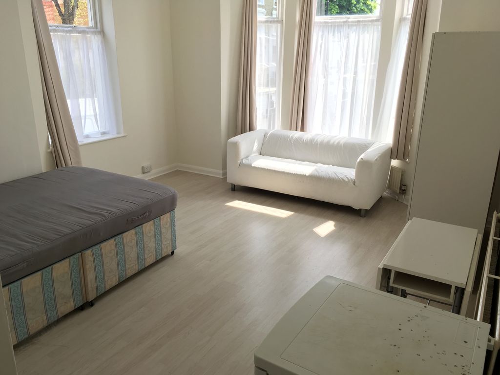 Room to rent in Very Near Keith Grove Area, Shepherds Bush W12 - Zoopla