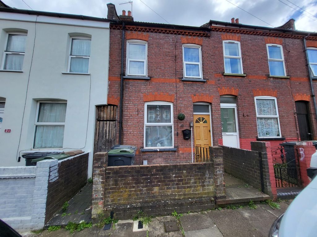 2 bed terraced house for sale in Butlin Road, Luton LU1, £245,000 - Zoopla