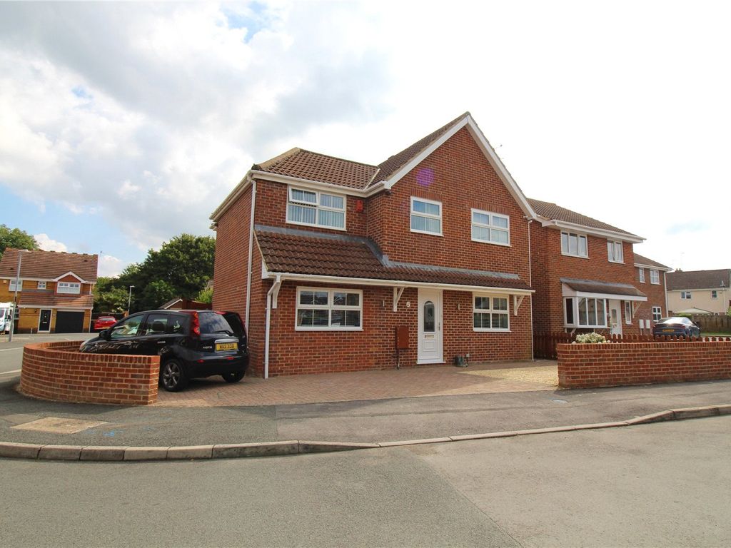 4 bed detached house for sale in Primrose Close, Swindon, Wiltshire ...