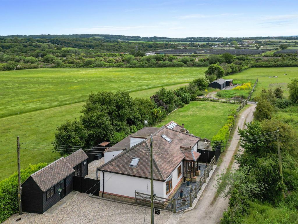 4 Bed Detached House For Sale In Church Road Dunton Brentwood Cm13 £