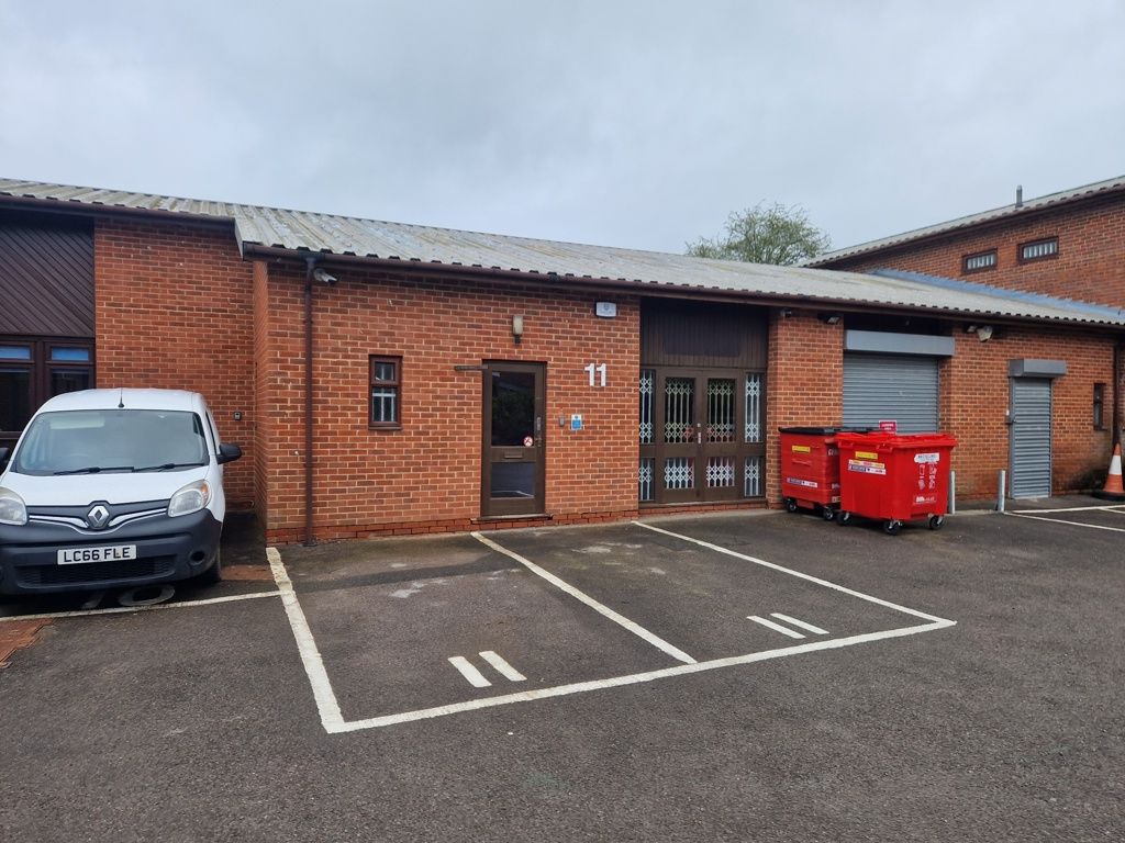 Light industrial to let in Unit 11 Langley Business Court, Worlds End ...