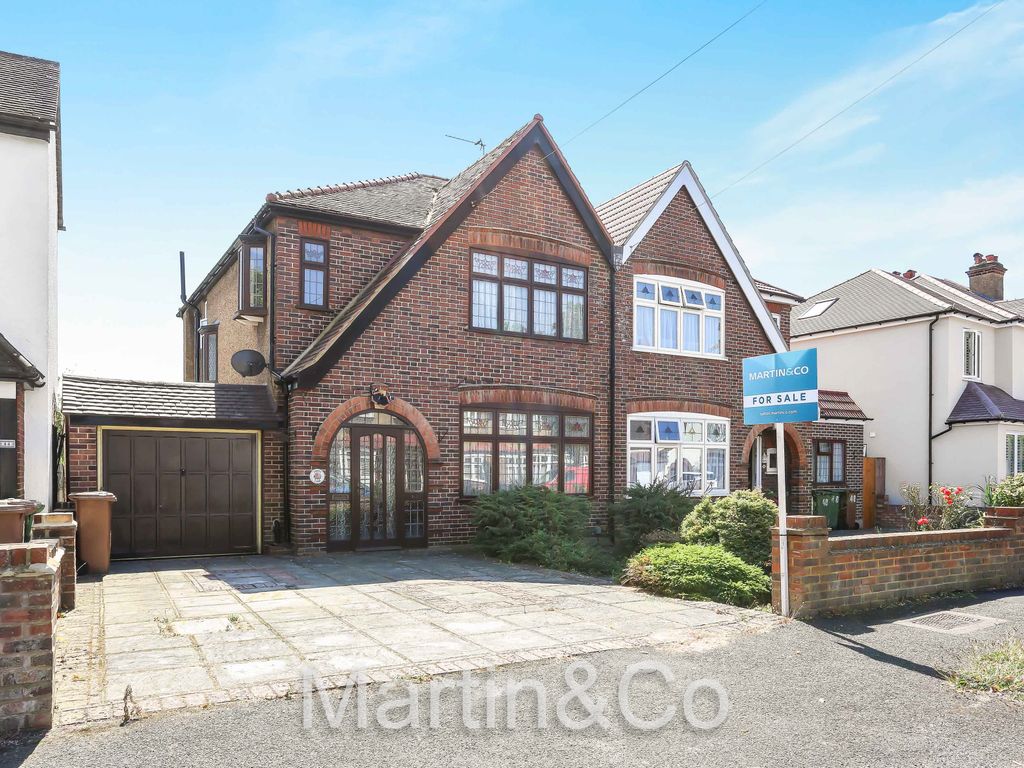 3 Bed Semi Detached House For Sale In Colborne Way Worcester Park Kt4