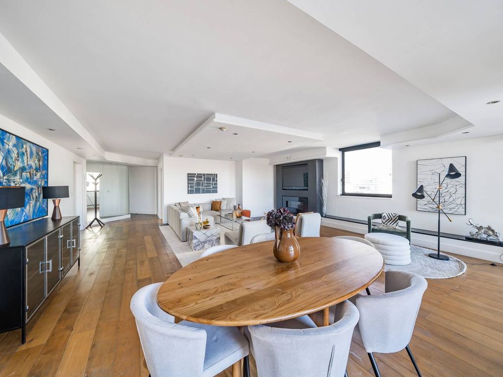 3 bed flat to rent in Waterside Point, Battersea, London SW11, £9,000 ...