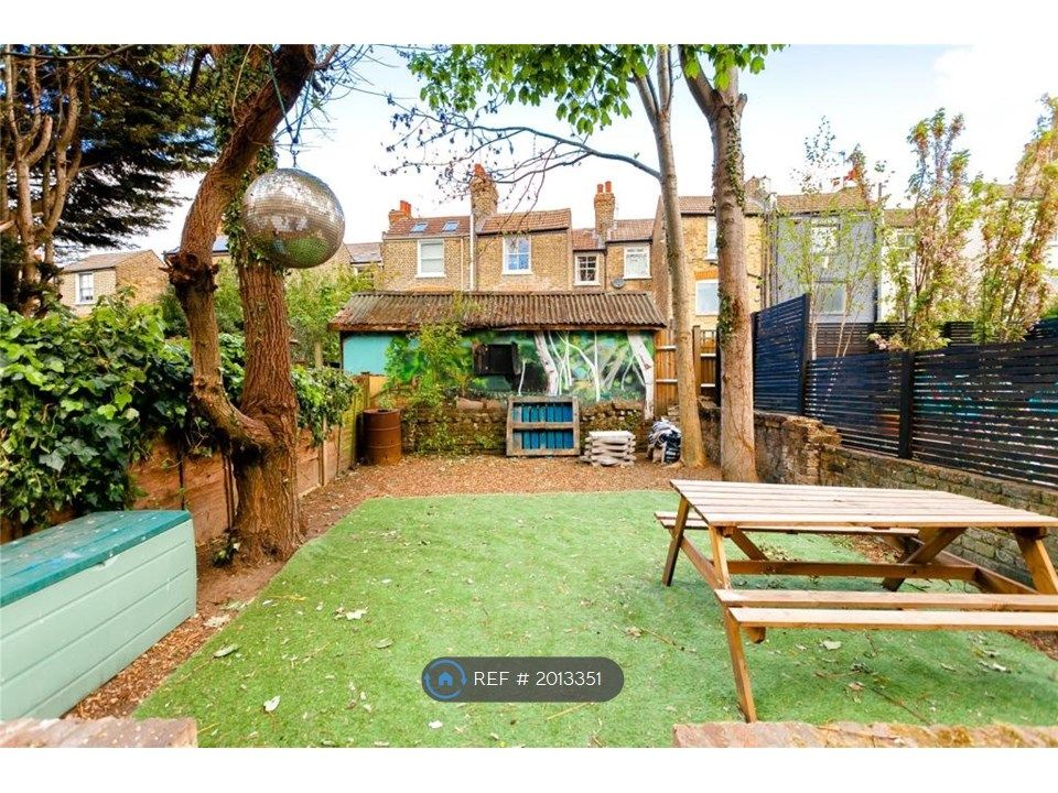 3 bed flat to rent in Narford Road, London E5, £3,000 pcm - Zoopla