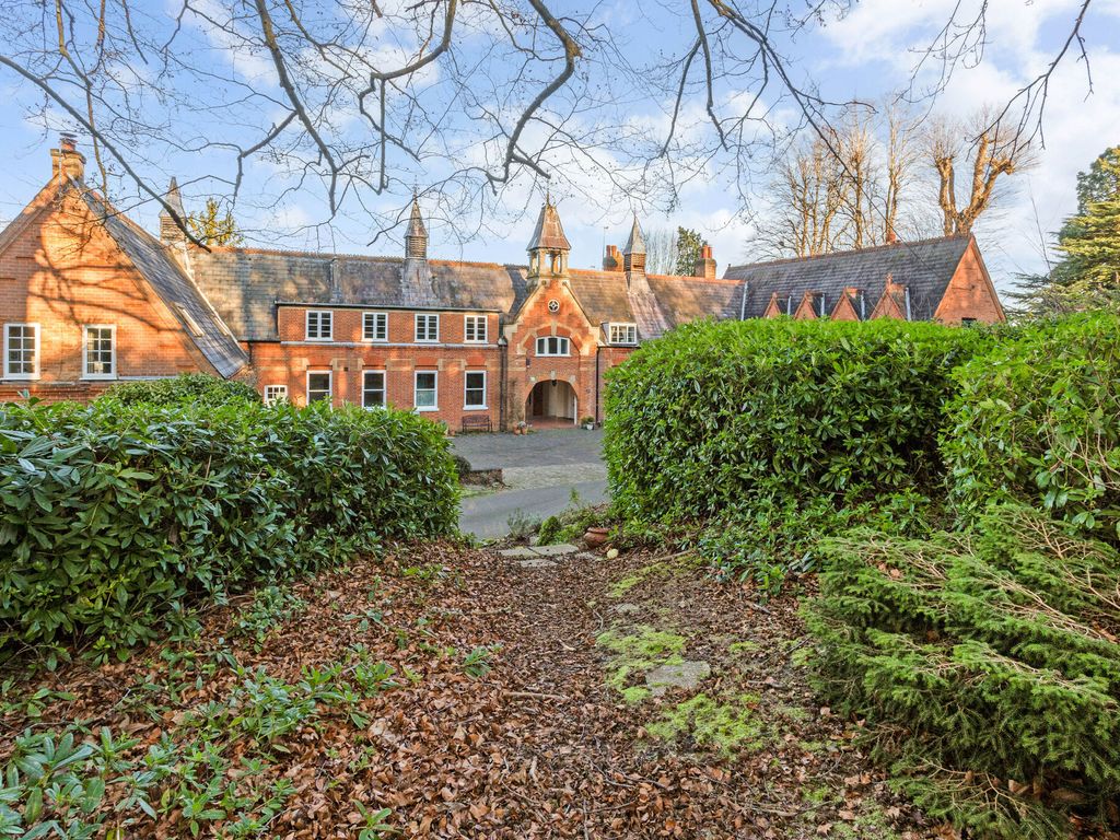 3 bed detached house for sale in Longcross Road, Chertsey KT16, £ ...