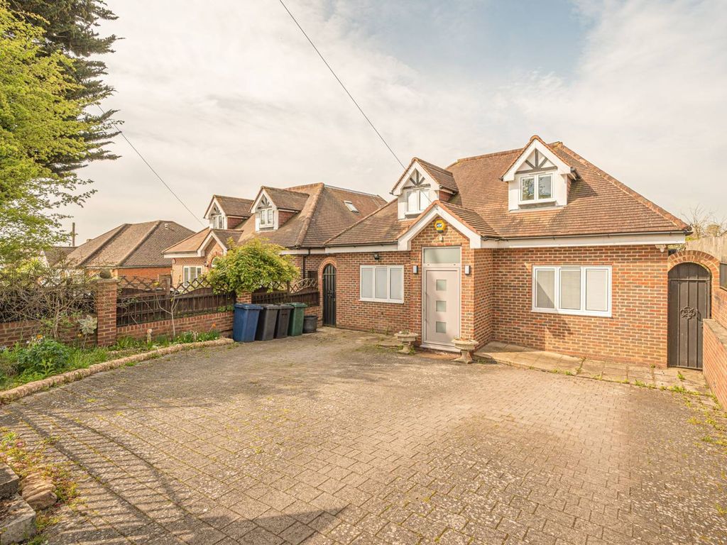 4 bed detached house to rent in Park Road, Cockfosters, Barnet EN4 - Zoopla