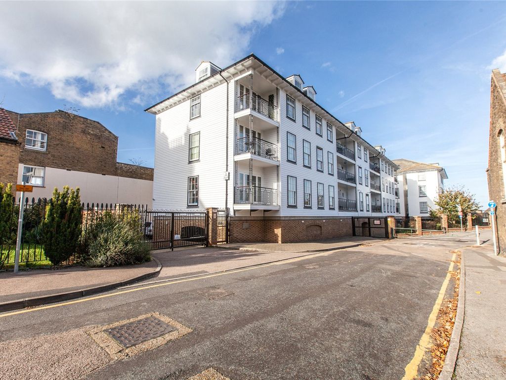 2 bed flat for sale in Commercial Place, Gravesend, Kent DA12, £260,000 ...