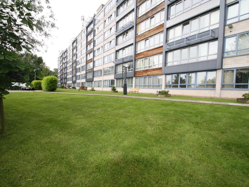 2 bed flat to rent in Ingledew Court, Leeds, West Yorkshire, UK LS17 ...