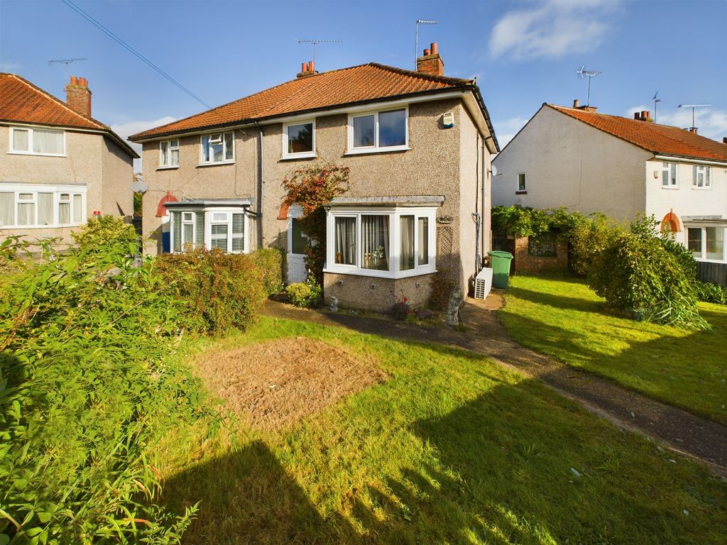 3 Bed Semi Detached House For Sale In Norcot Road Tilehurst Reading