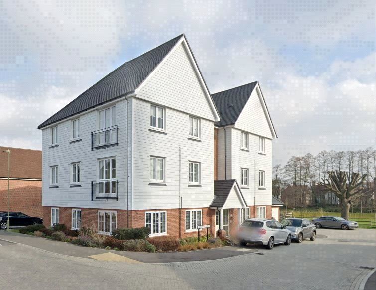 2 bed flat for sale in Almond House, Mulberry Walk, Fleet GU51, £ ...