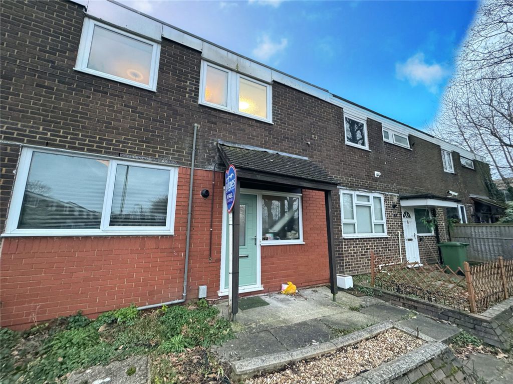 3 Bed Terraced House For Sale In Austen Road Farnborough Hampshire