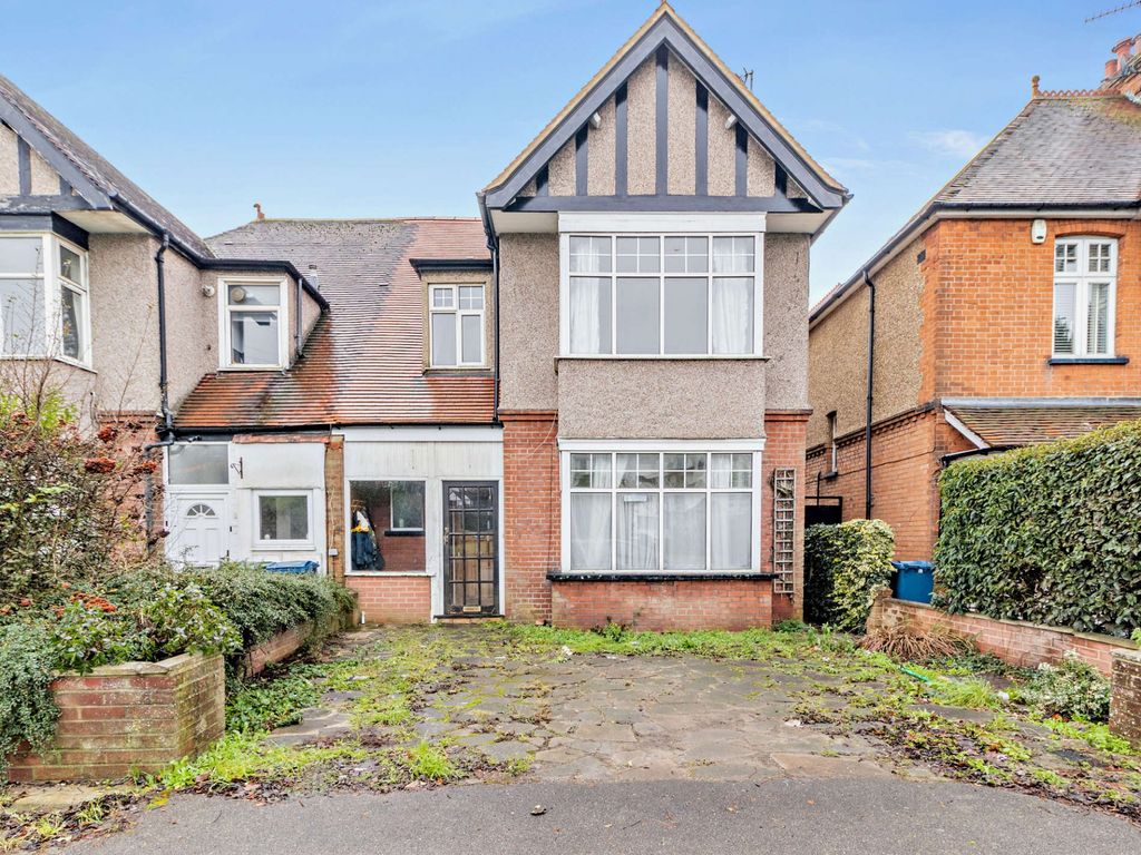 4 Bed Semi Detached House For Sale In Pinner Road Pinner Ha5 £665 000