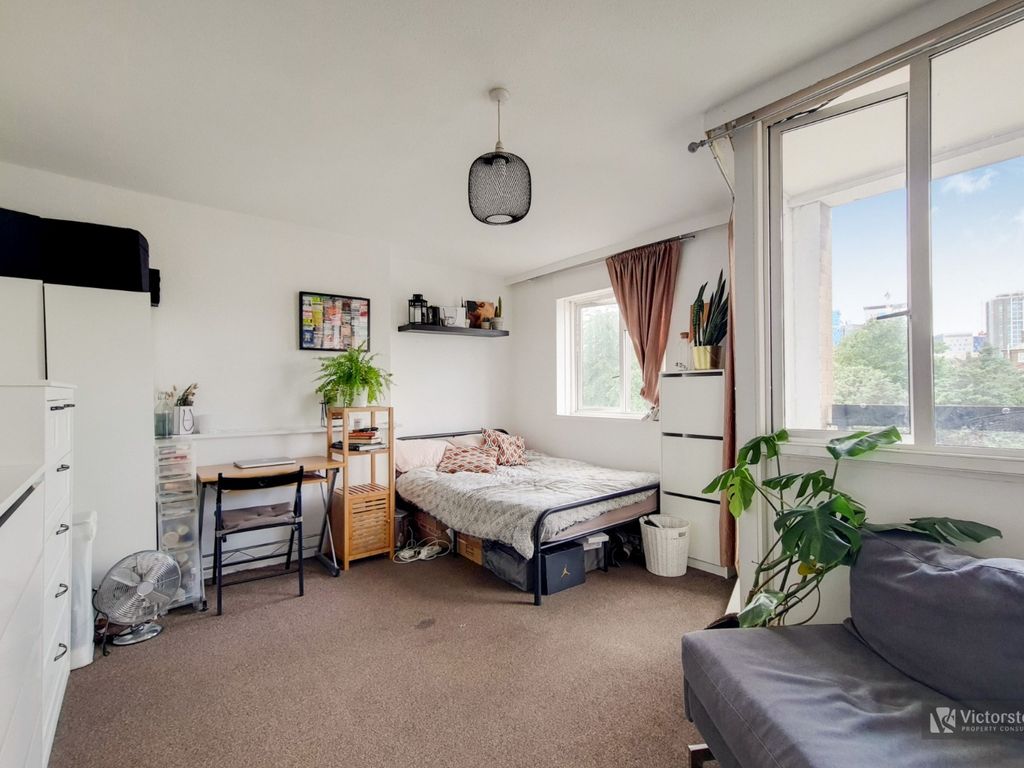 3 bed flat to rent in Jamaica Street, Stepney Green, London E1, £2,900 ...