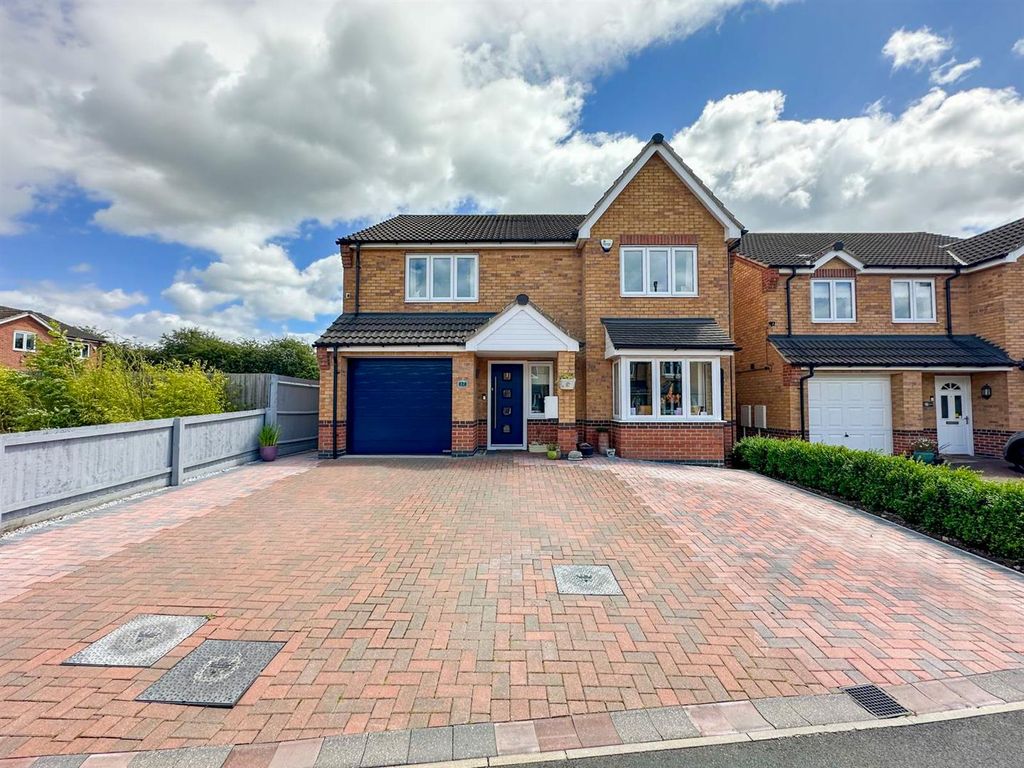 5 bed detached house to rent in Mason Way, Leabrooks, Alfreton DE55, £ ...