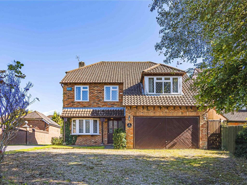 4 bed detached house for sale in Long Lane, Bovingdon, Hemel Hempstead ...