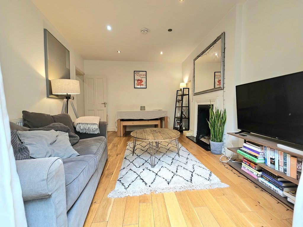 1 bed flat for sale in Stockwell Road, London SW9 - Zoopla
