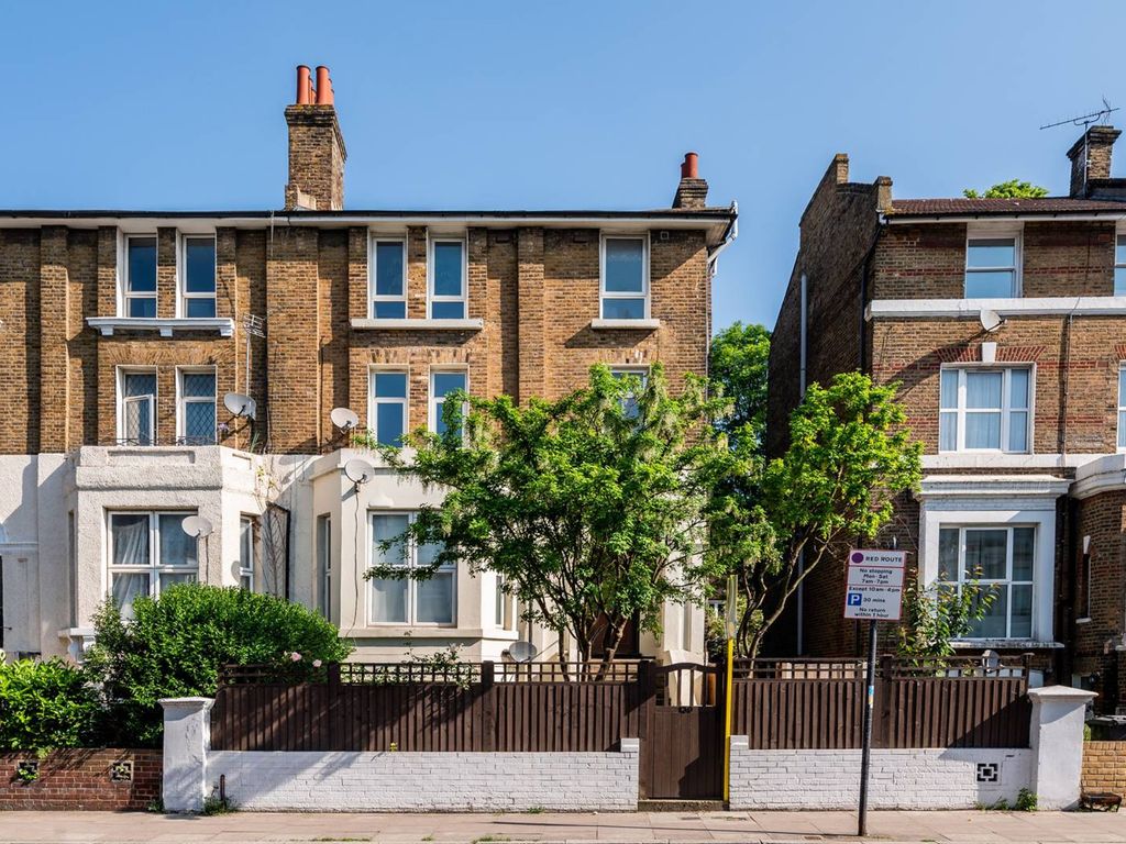 2 bed flat for sale in Lee High Road, Lee, London SE13, £370,000 - Zoopla